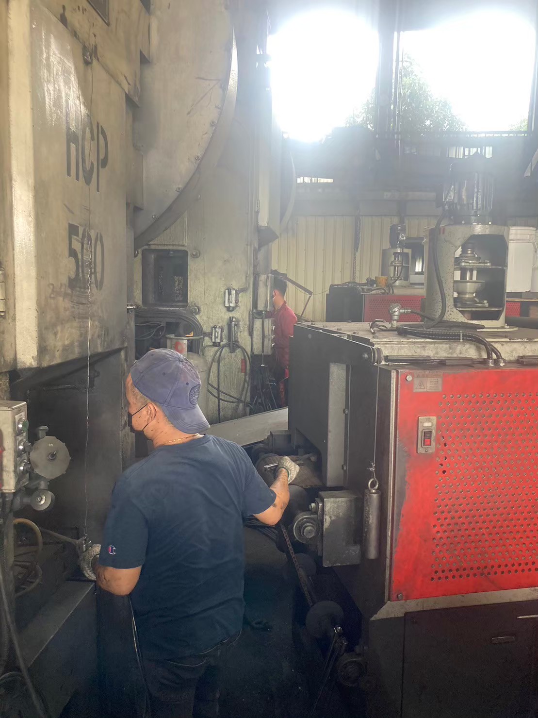 Hot forging machine 500 tons - 梧桐精密工業有限公司